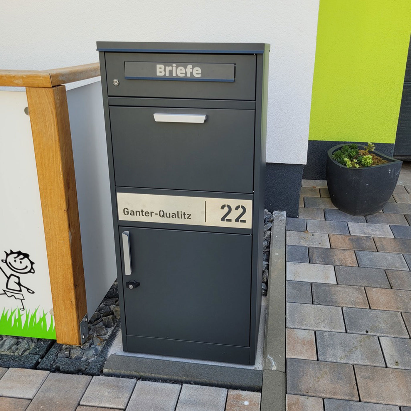 AlbersDesign Stand-Paketbox PB1 anthrazit (RAL7016) personalisiert mit ...