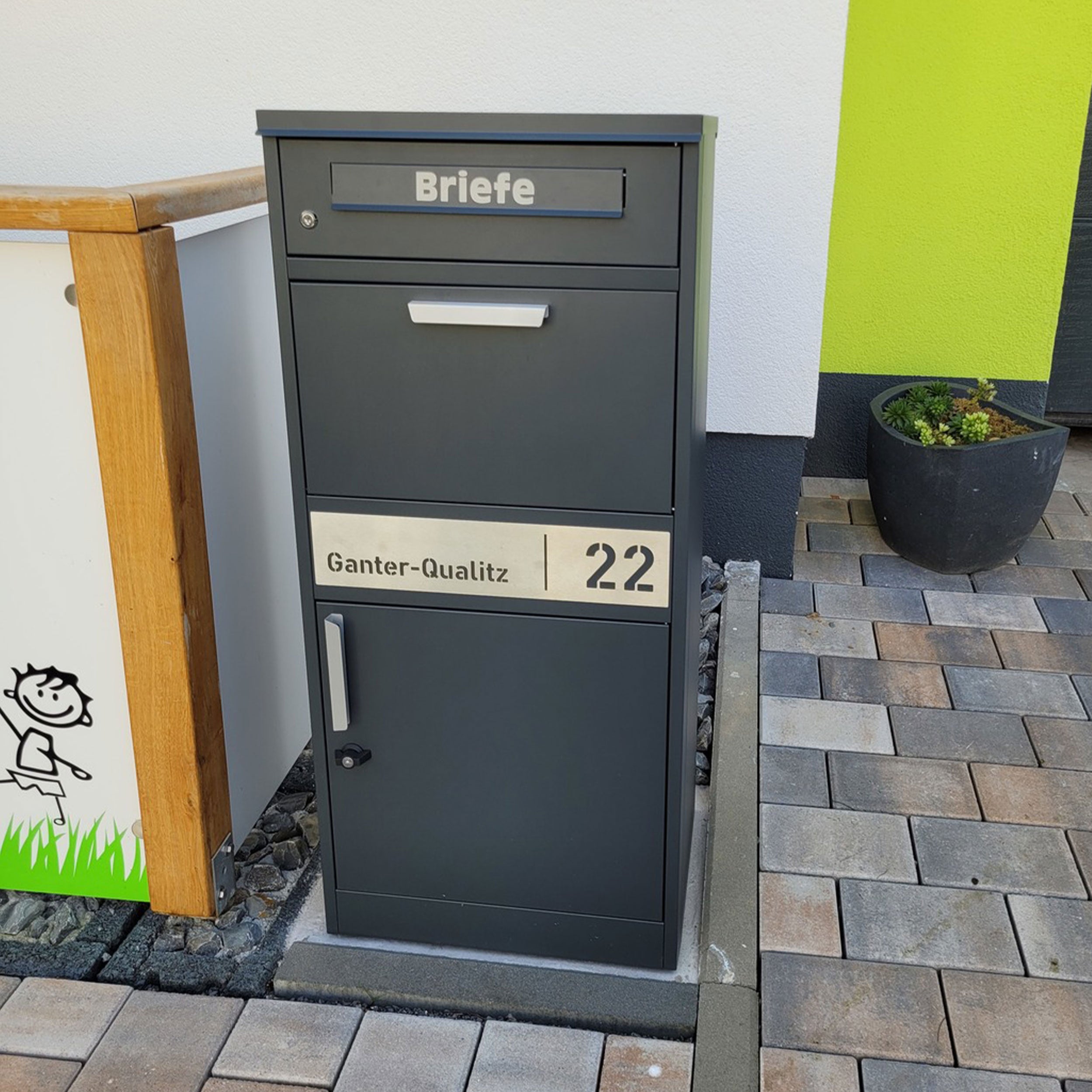 AlbersDesign Stand-Paketbox PB1 anthrazit (RAL7016) personalisiert mit ...